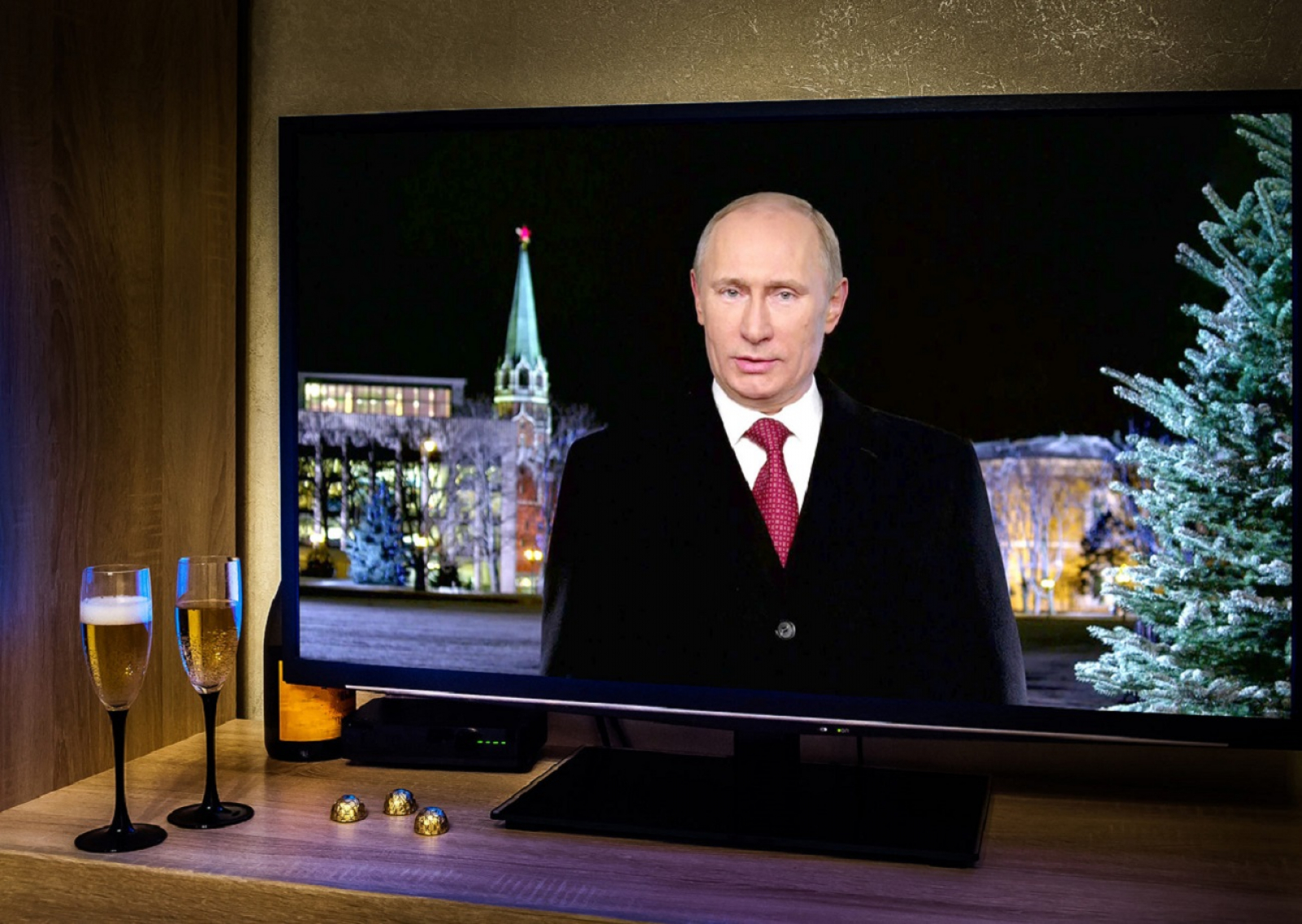 Во Владивостоке по ошибке показали новогоднее поздравление президента с ...